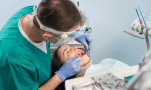 Emergency Tooth Extraction: Signs When You Need a Dentist